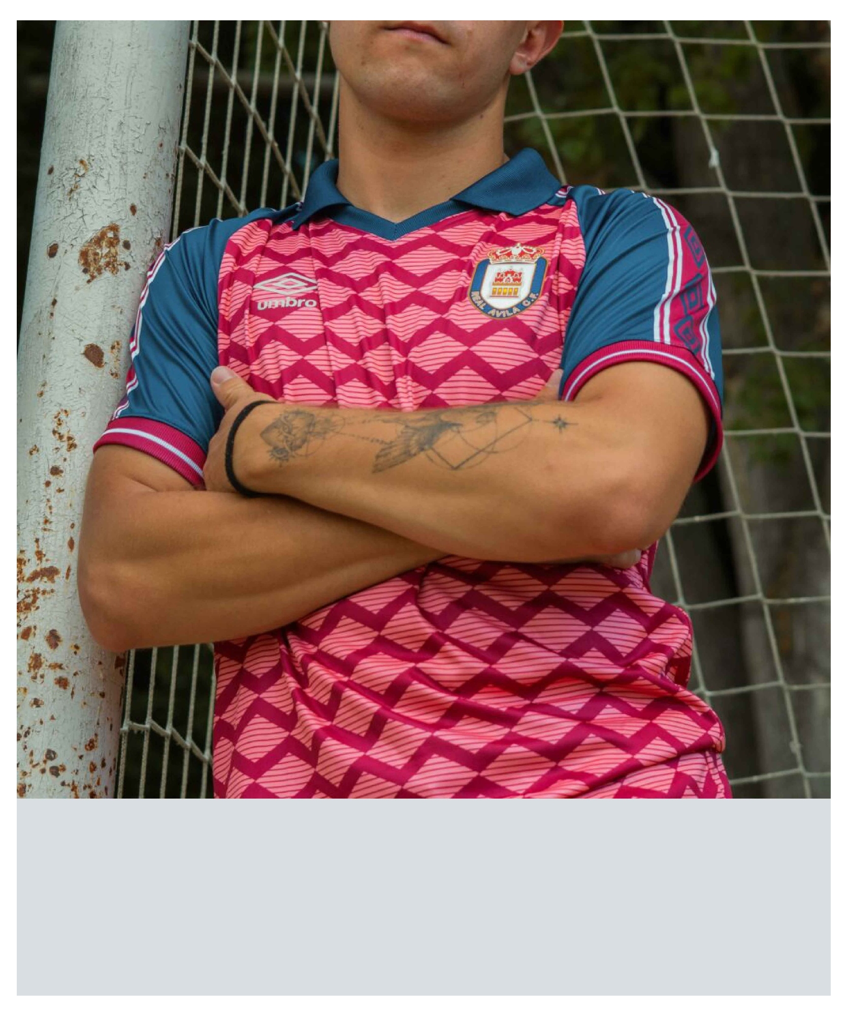 Compra la mejor ropa deportiva Umbro de el Real Ávila C.F.